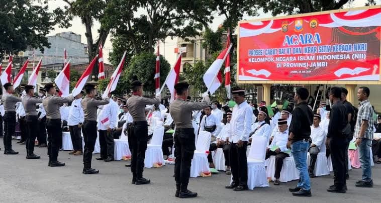 Ratusan Warga Jambi Terafiliasi NII Ikrar Setia Pada NKRI - IMCNEWS